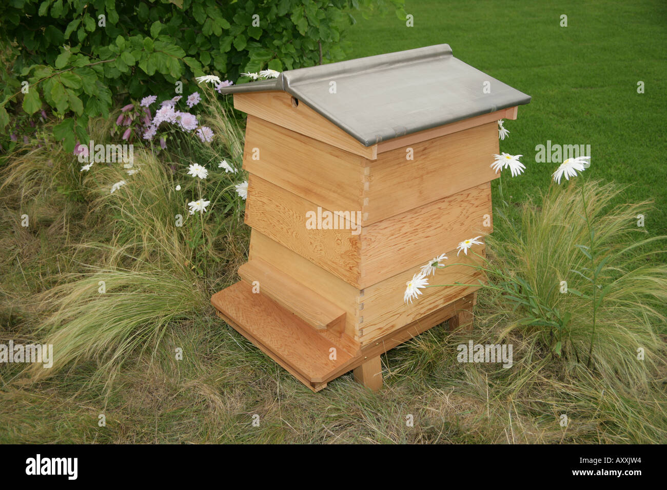 Hive hi-res stock photography and images - Alamy