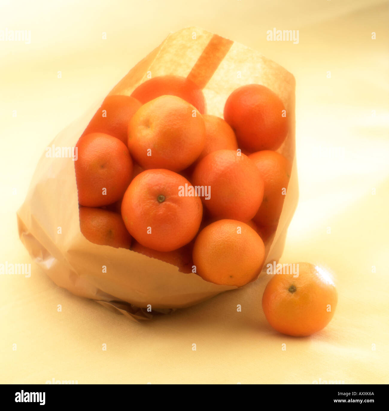Bag of clementines hi-res stock photography and images - Alamy