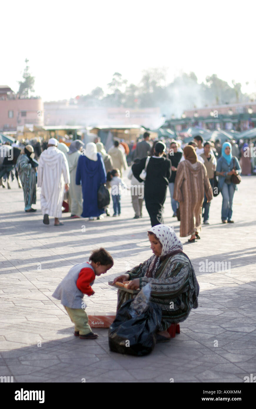 Crowd begging hi-res stock photography and images - Alamy