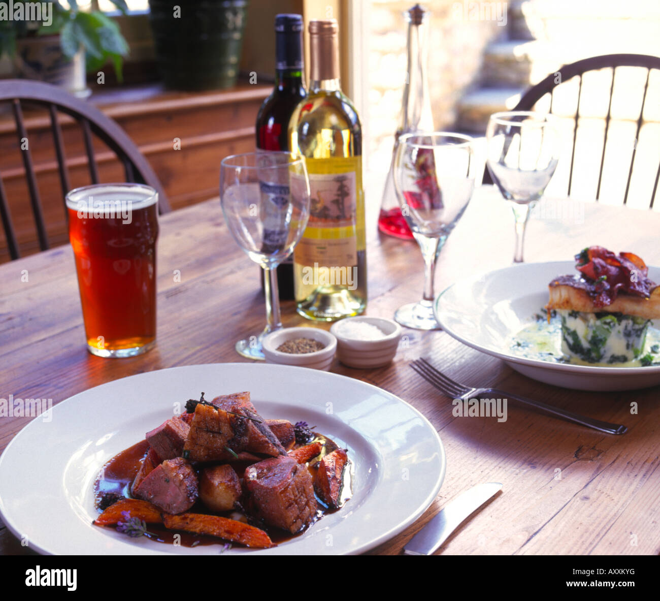 lunch at at a british pub Stock Photo - Alamy