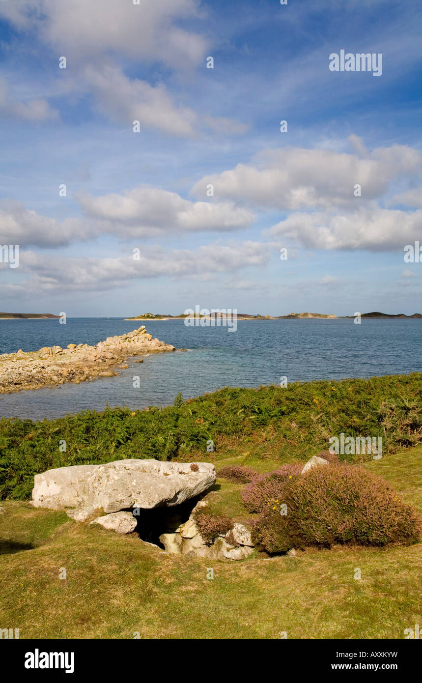 Innisidgen burial chamber hi-res stock photography and images - Alamy