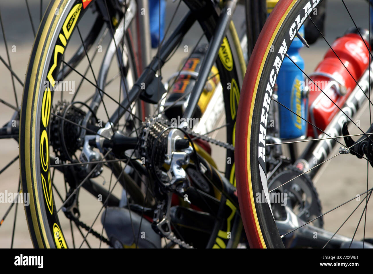 Racing cycles hi-res stock photography and images - Alamy