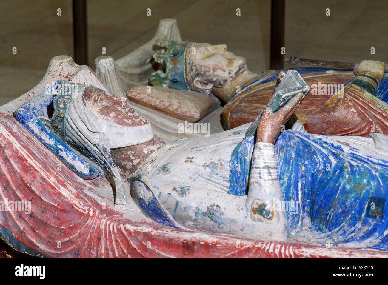 Tombs of Eleanor of Aquitaine Aliénor d Aquitaine and Henri II in the ...