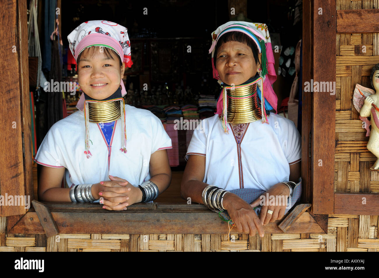 Long neck girl from the tribe of the Padaung Inle Lake Mynamar Asia ...