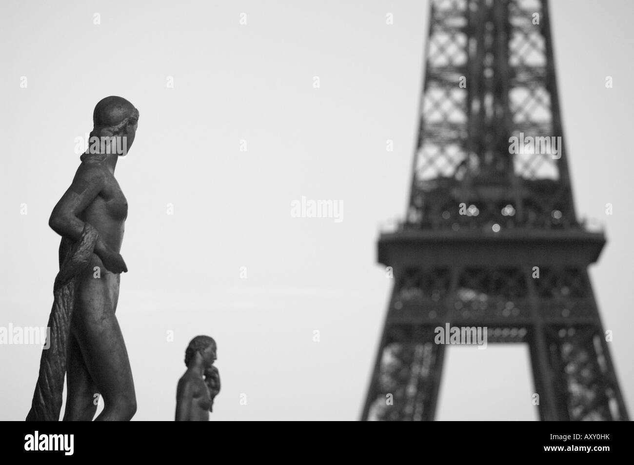 Two statues hi-res stock photography and images - Alamy