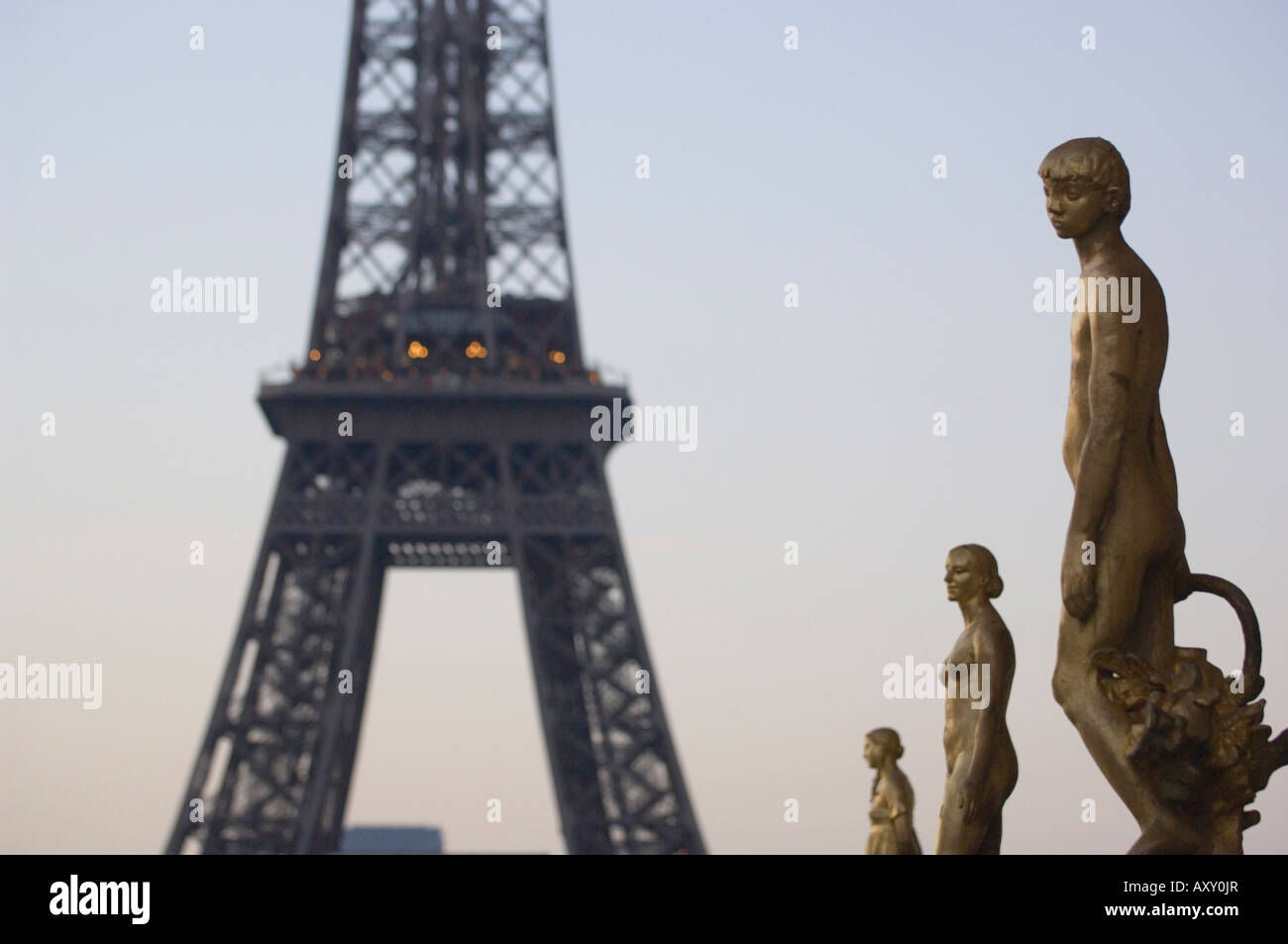 Three statues hi-res stock photography and images - Alamy