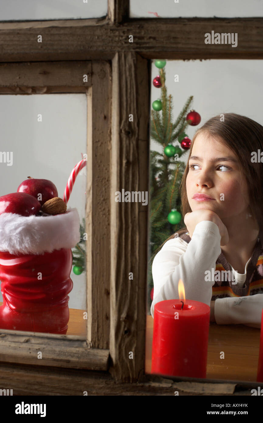 Santa claus looking out window hi-res stock photography and images - Alamy