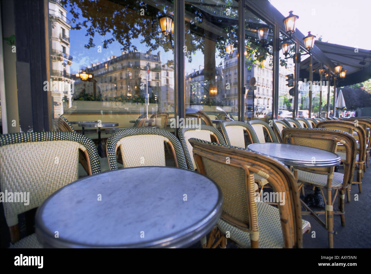 Cafe culture tables hi-res stock photography and images - Alamy