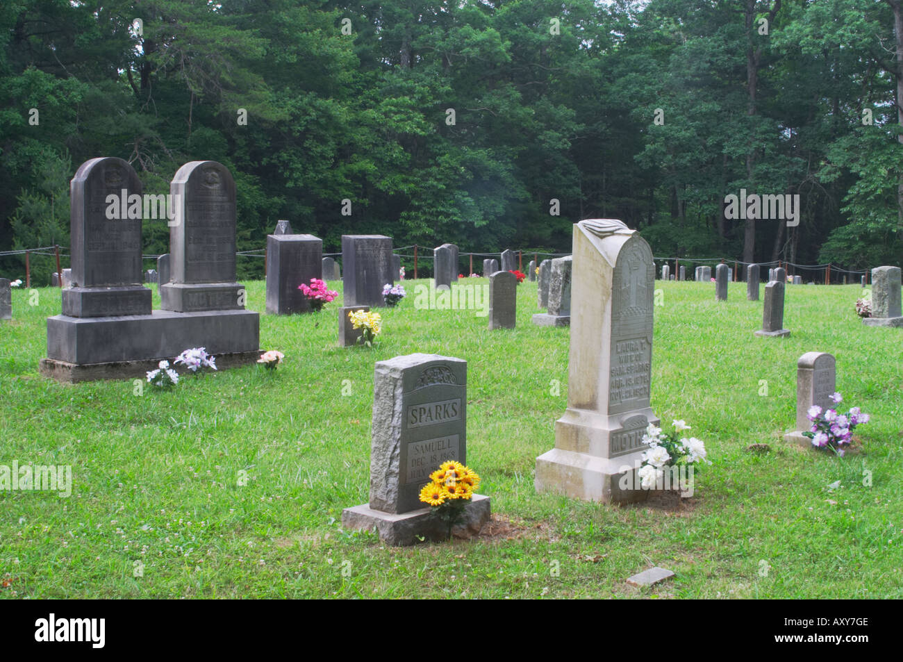 Grave yard hi-res stock photography and images - Alamy
