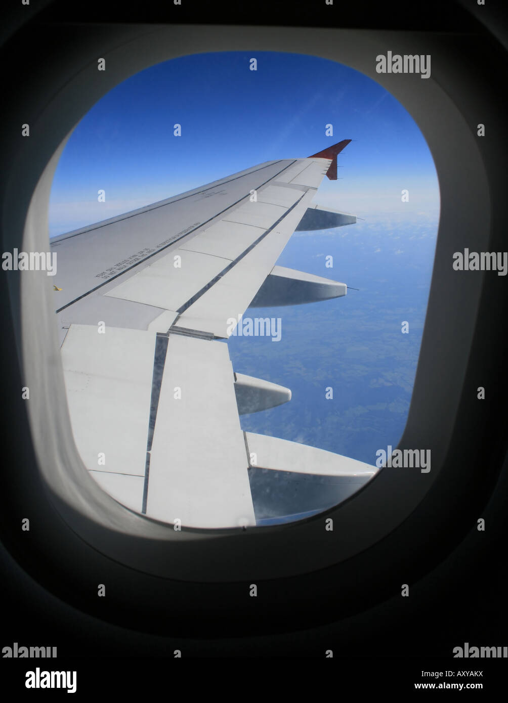 Airplane window looking out over the wing Stock Photo - Alamy
