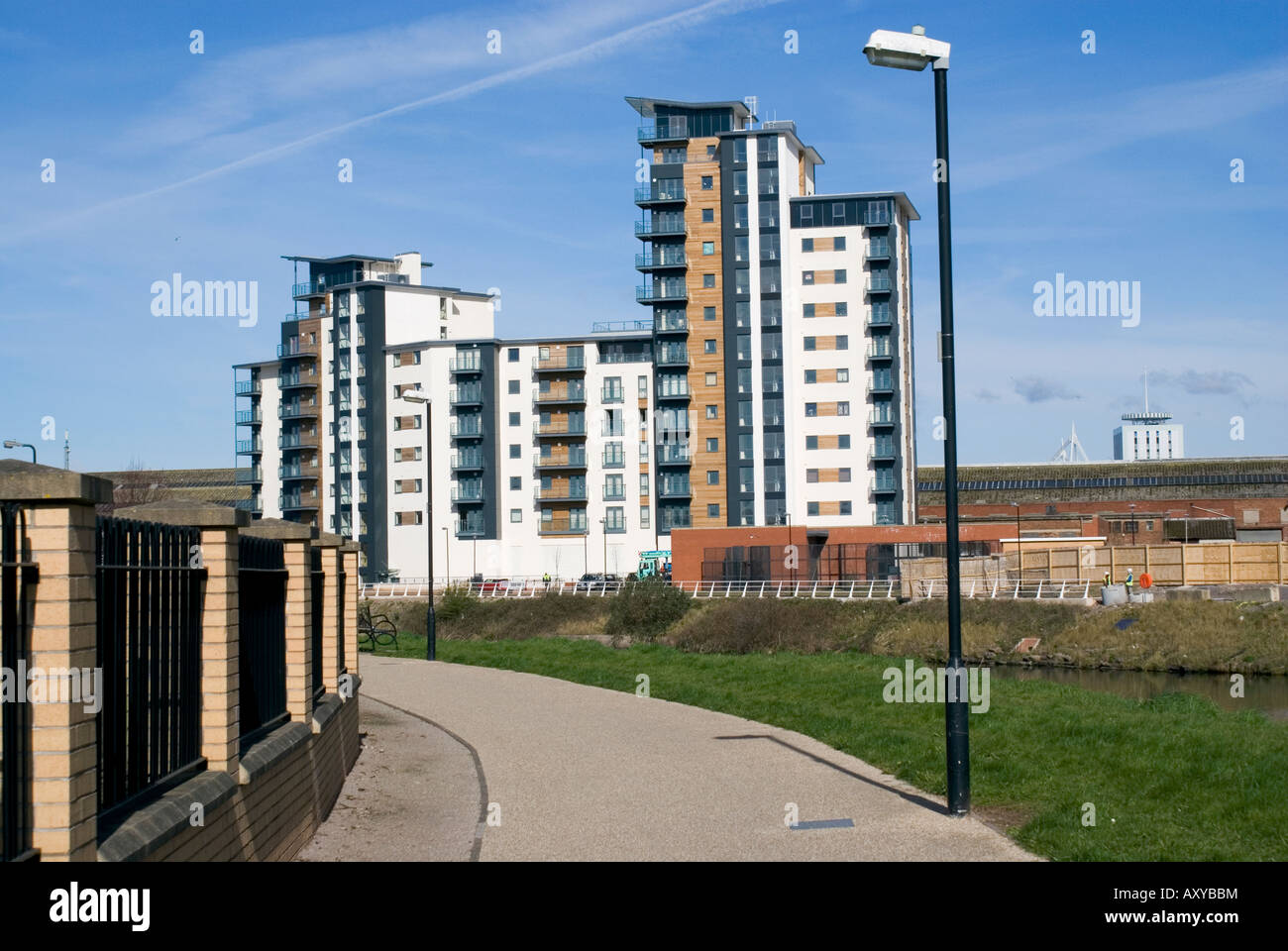 new housing development besides river taff and taff trail cycle path ...
