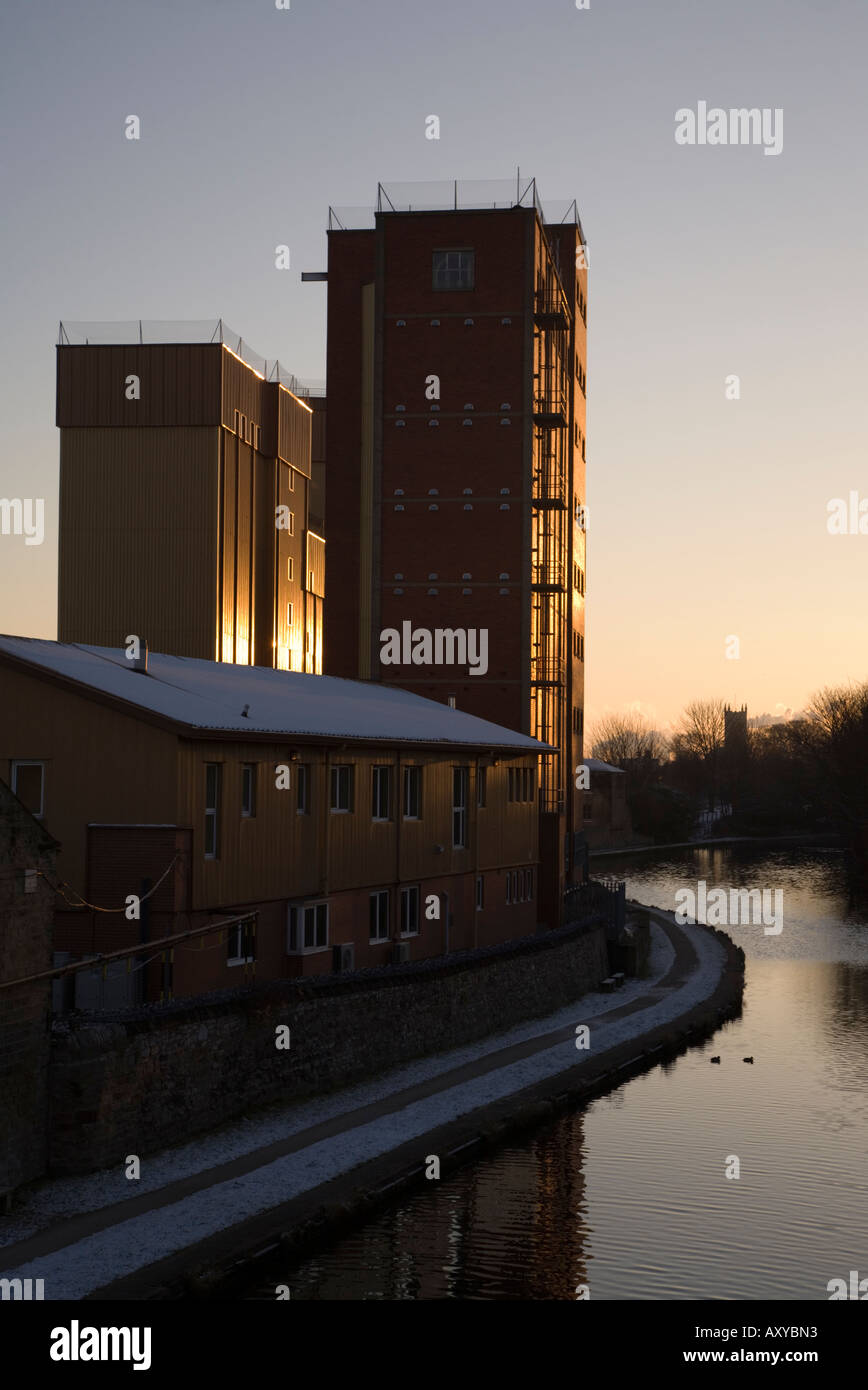 Adm milling hi-res stock photography and images - Alamy