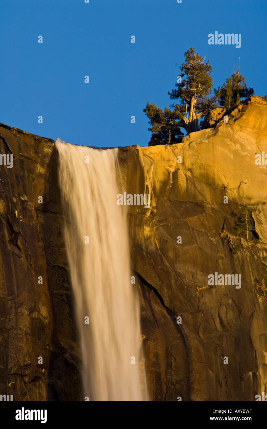 Flow of water over the edge of a cliff hi-res stock photography and ...