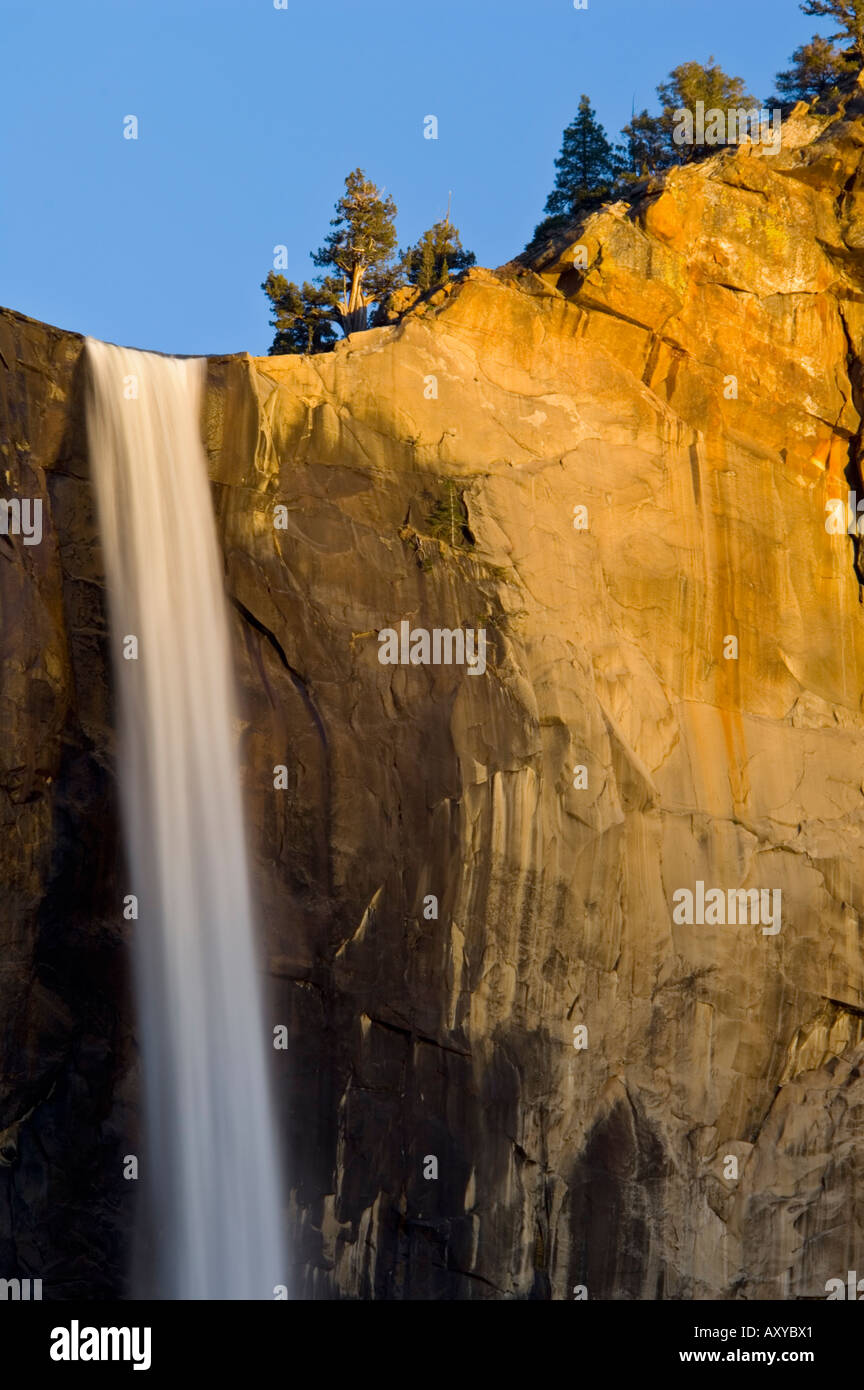 Flow of water over the edge of a cliff hi-res stock photography and ...