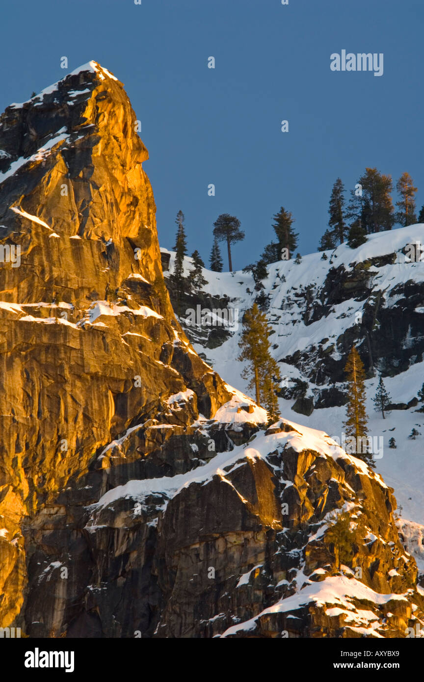 Golden Sunset light on granite rock mountain peak above Yosemite Valley ...