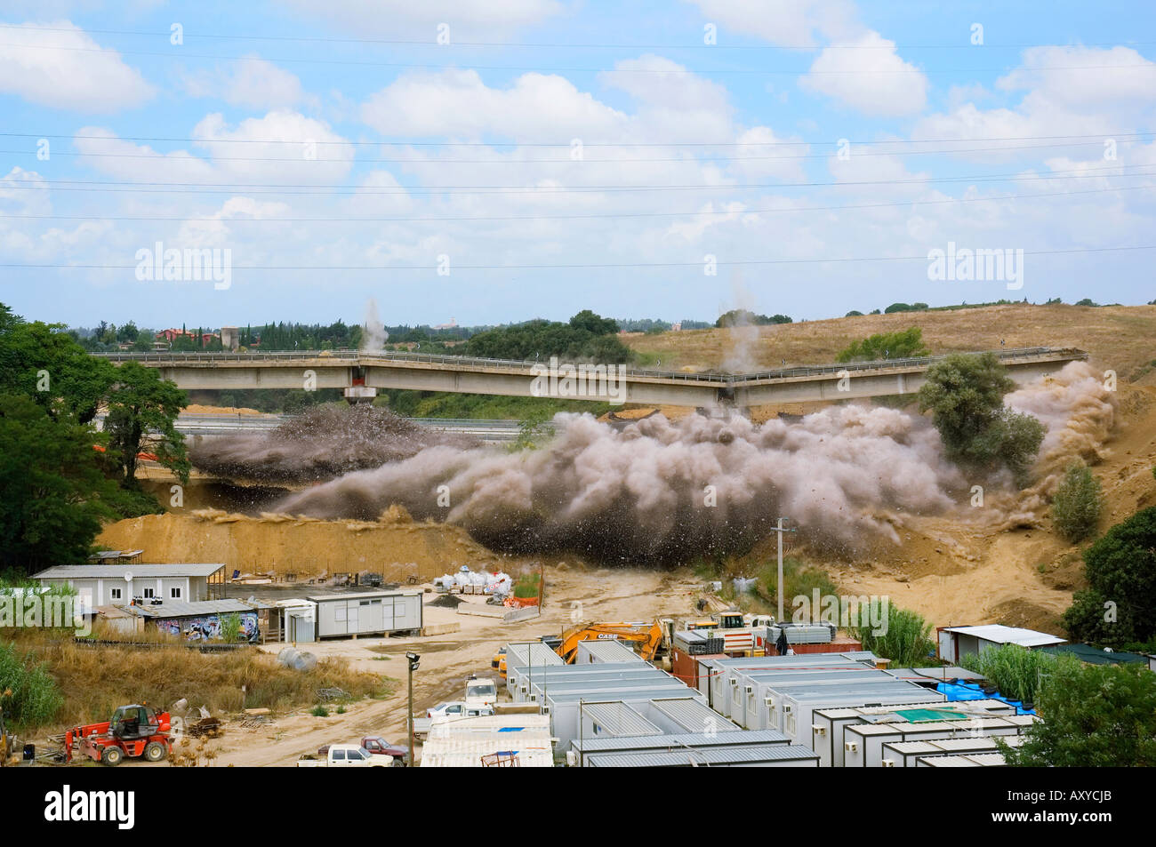 Controlled demolition sequence hi-res stock photography and images - Alamy