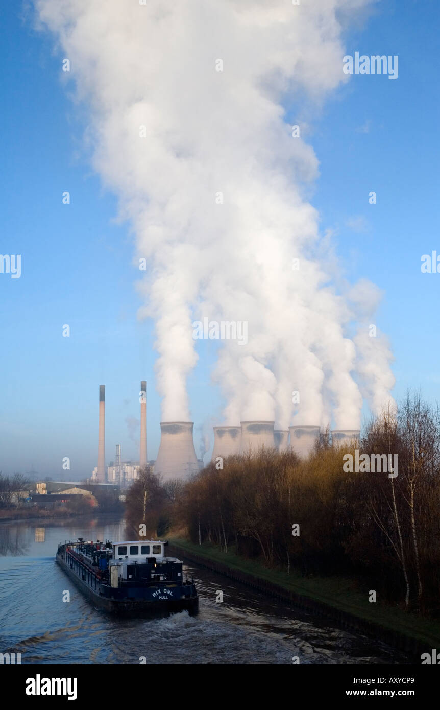Steam barge hi-res stock photography and images - Alamy