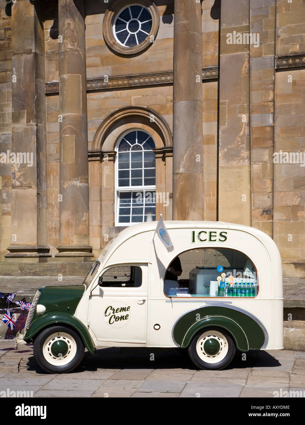 Historic ice cream thames van outside the York castle museum Stock ...