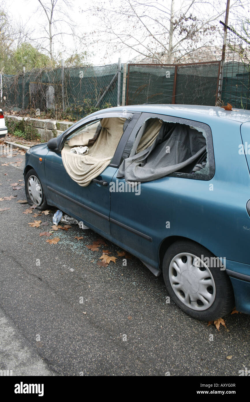 vandalised car used as a shelter by the homeless Stock Photo - Alamy