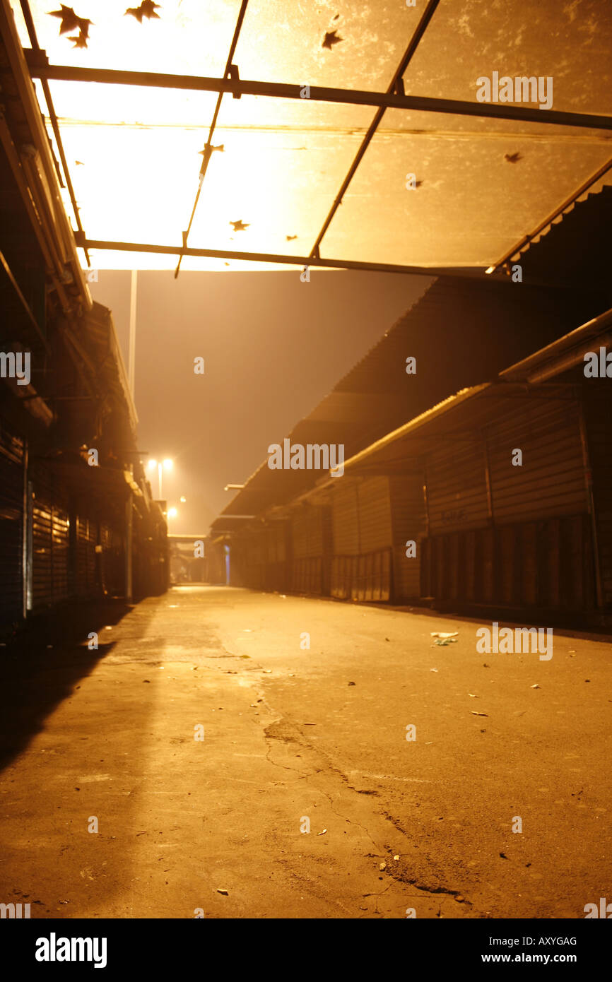 empty outdoor market at night Stock Photo - Alamy