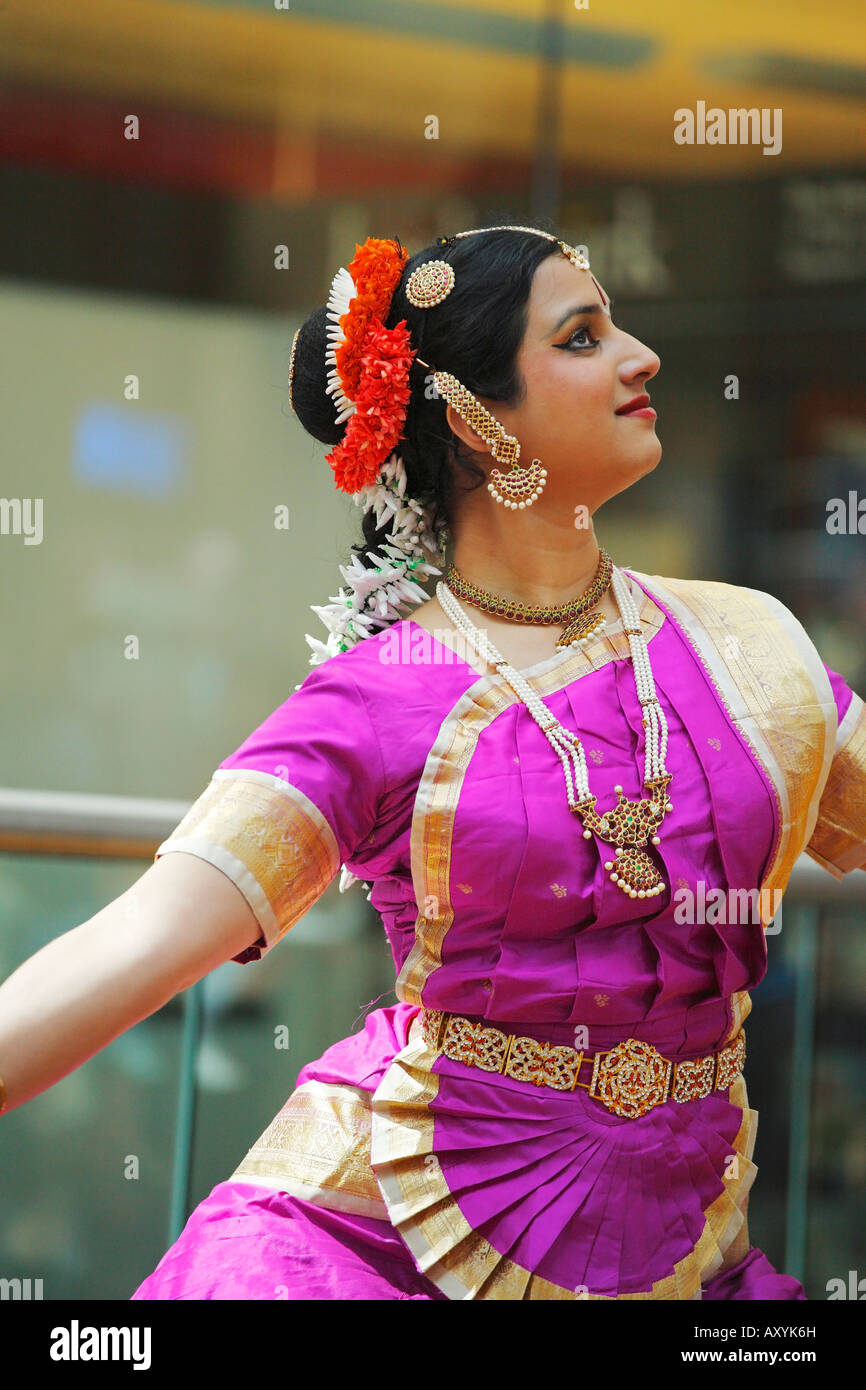 Classical East Indian dancer Stock Photo - Alamy