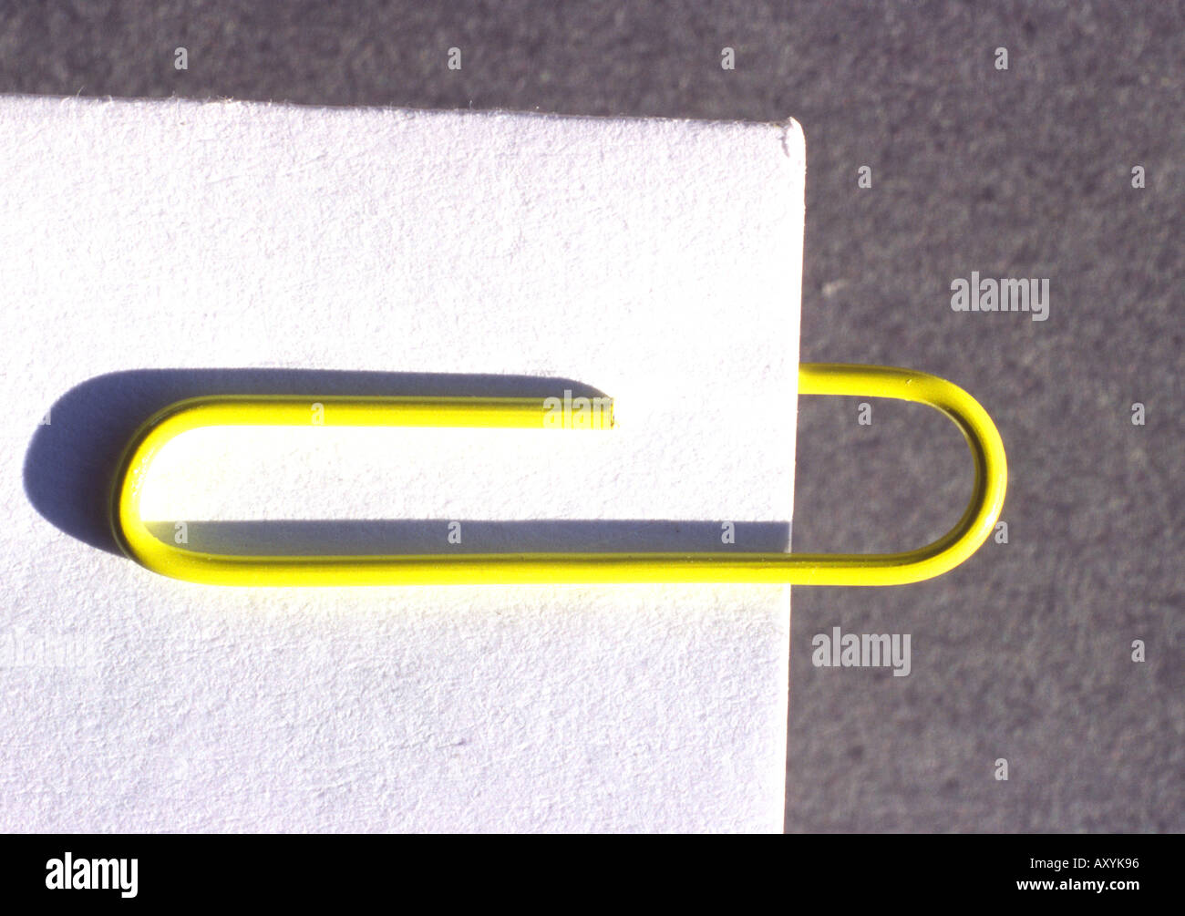 Bent paper clip wire hi-res stock photography and images - Alamy