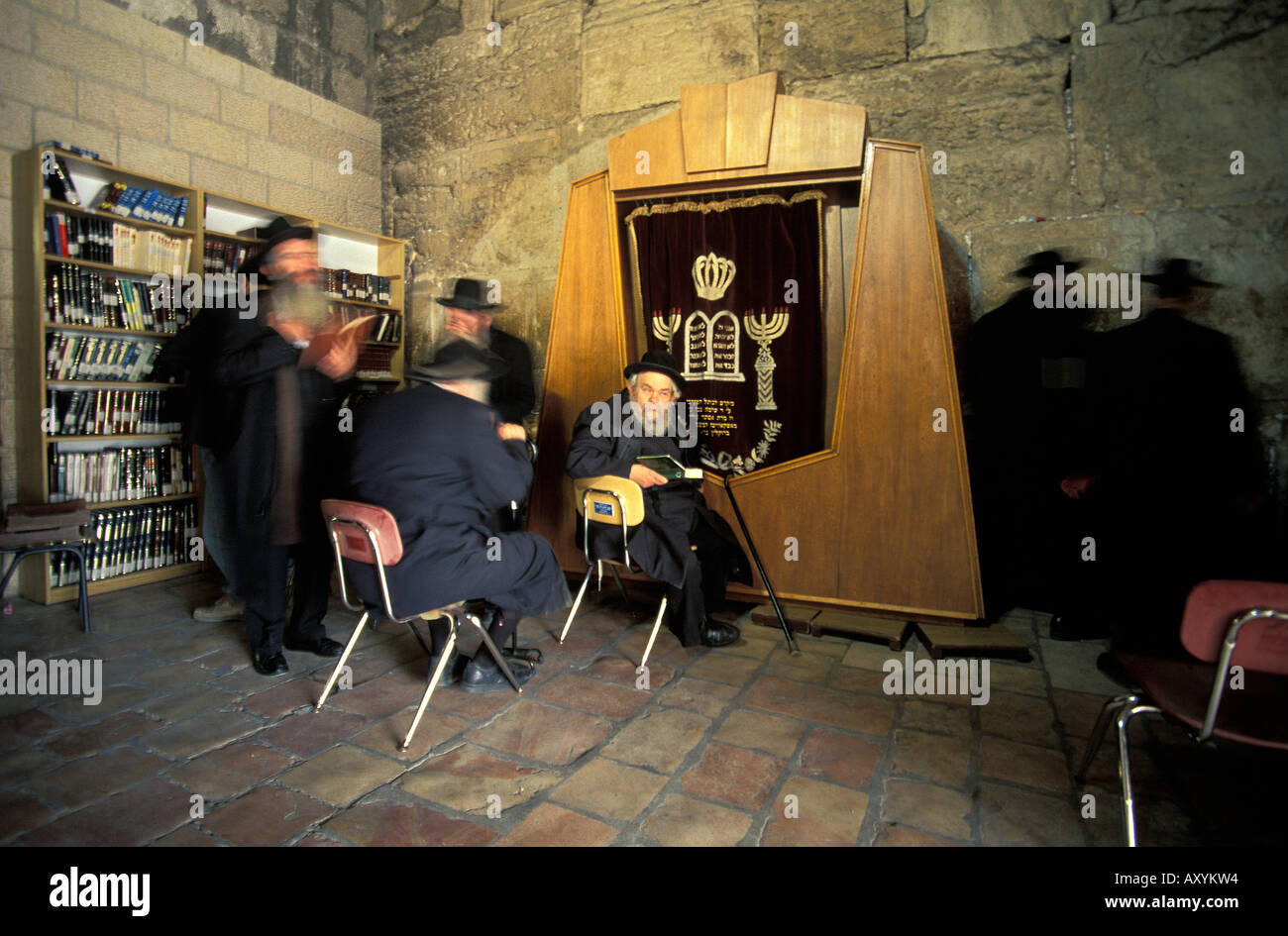 Jerusalem inside the jewish synagogue at the wailing wall Stock Photo ...