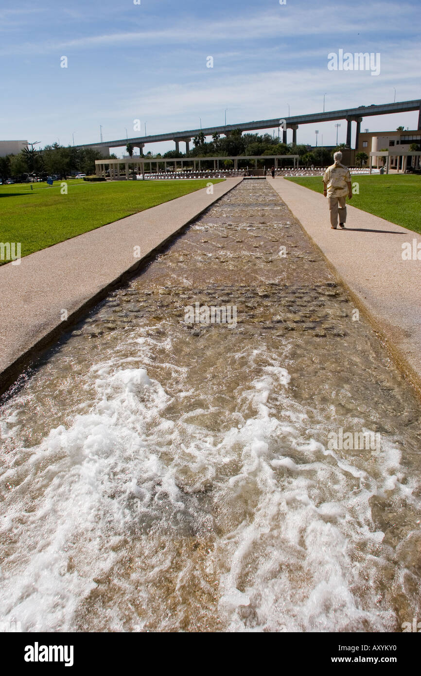 Harbour Bridge and water feature near the New extension to the Art ...