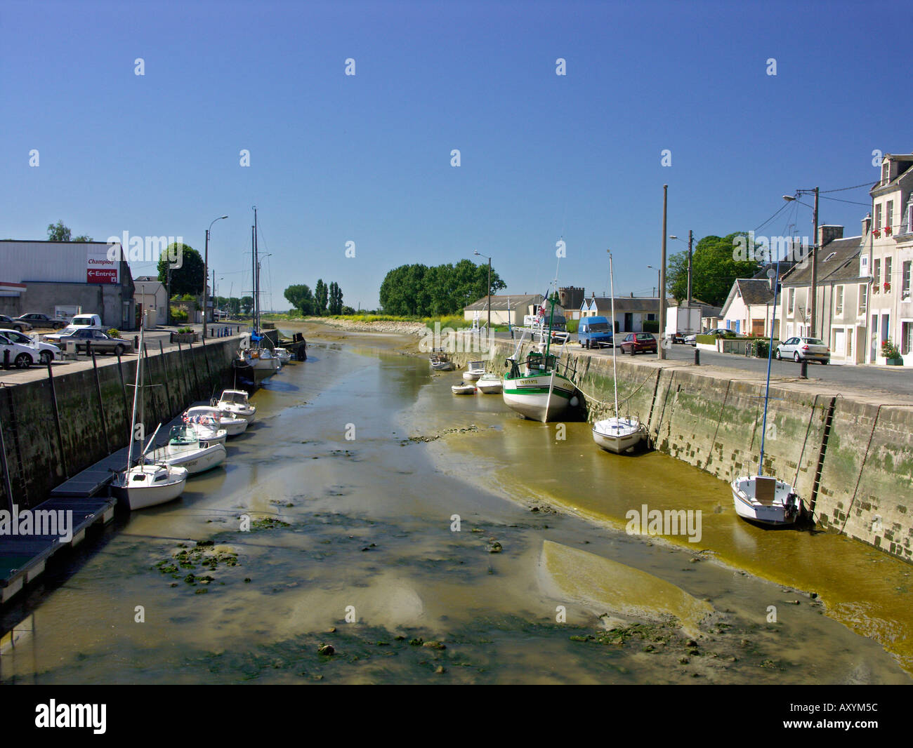 Yachts moored at Isigny sur Mer at low tide Calvados France Basse ...