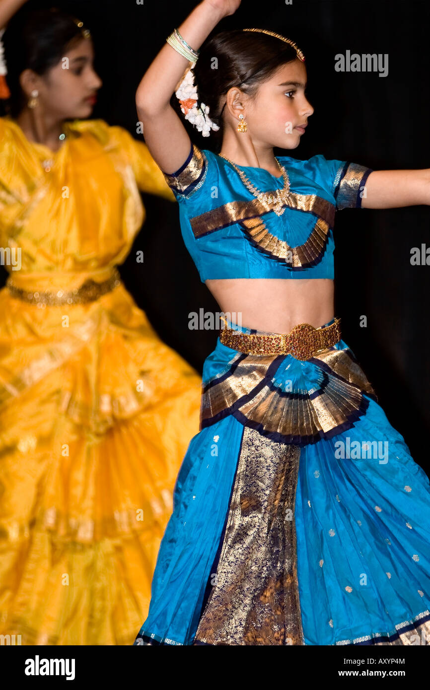 Young Indian girl dancers Stock Photo - Alamy