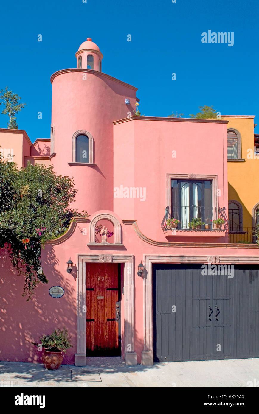 Mexican colonial style residential architecture Stock Photo - Alamy