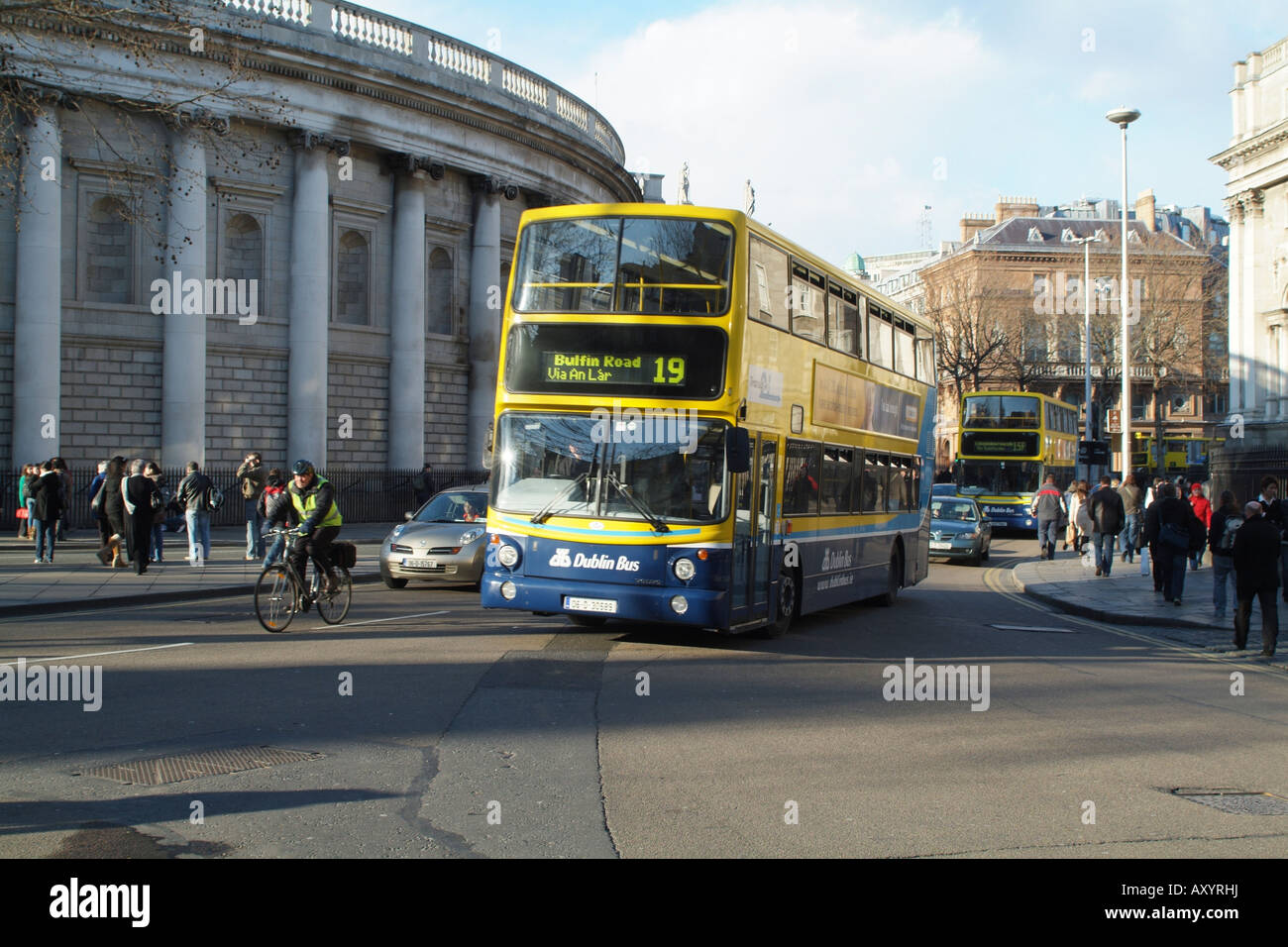 Dublin Bus at College Green Passing the Bank of Ireland Stock Photo - Alamy