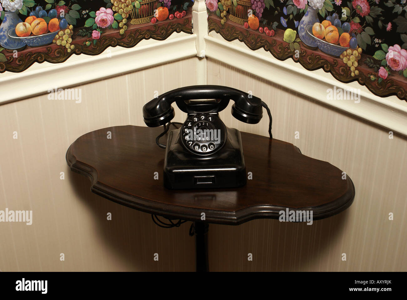 Keeping telephone in hand hi-res stock photography and images - Alamy