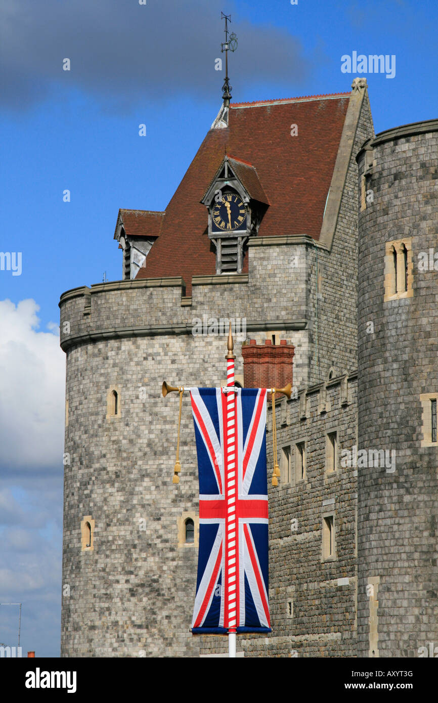 windsor castle british flag Royal Borough of Windsor and Maidenhead ...