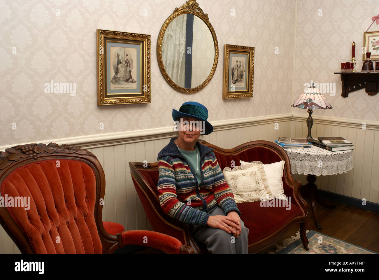 Good posture sitting chair hi-res stock photography and images - Alamy