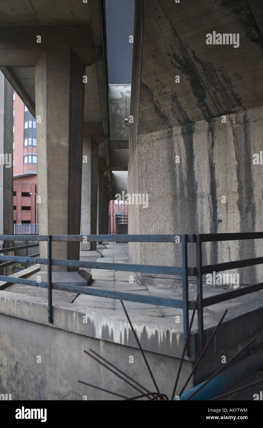Exterior of the Leeds International Pool showing angular concrete ...