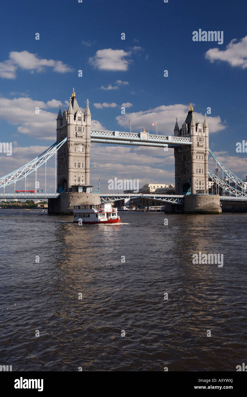 Thames tower bridge hi-res stock photography and images - Alamy