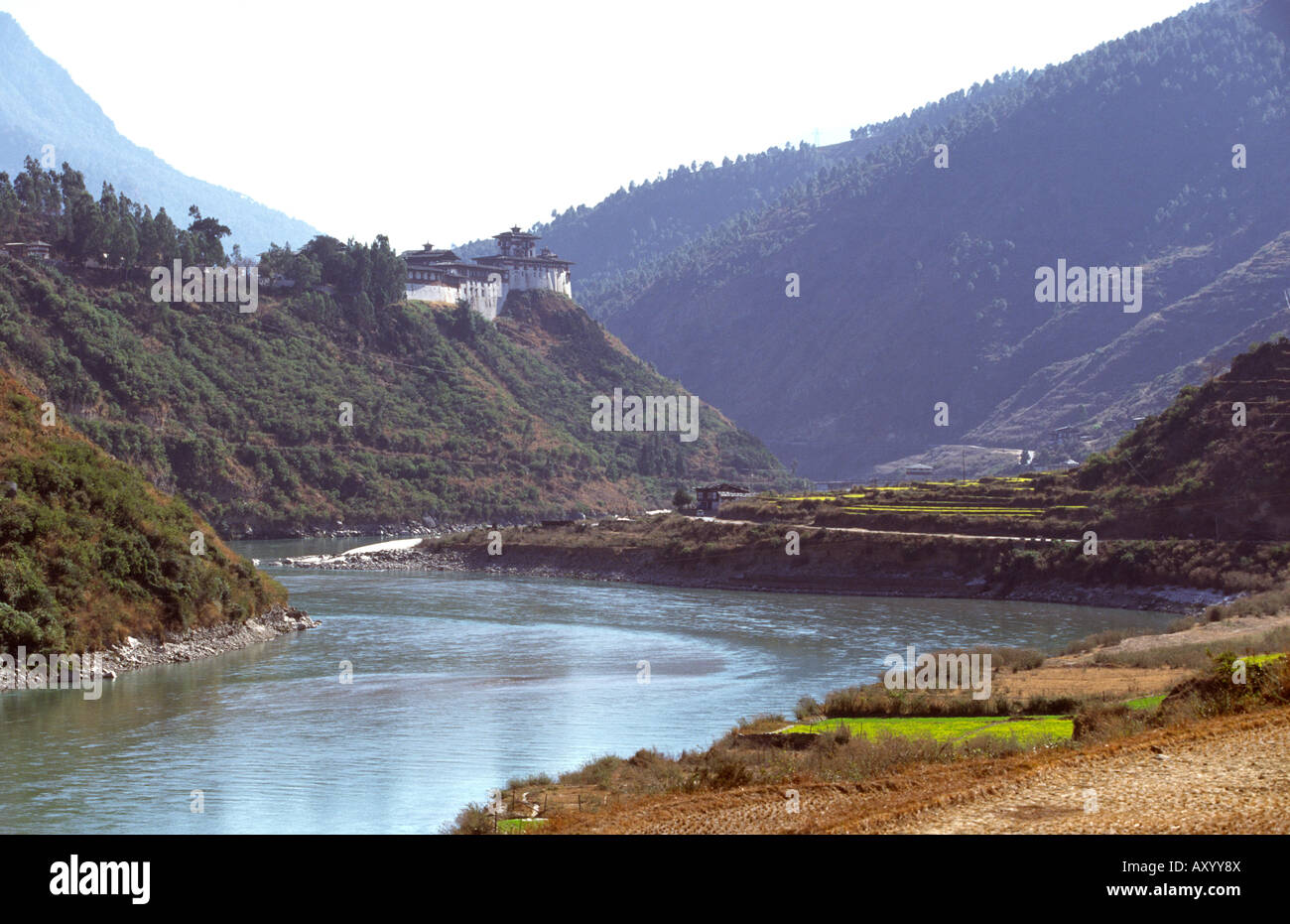 Bhutan Wangdue Phodrang Dzong overlooking Punak chhu river Stock Photo ...