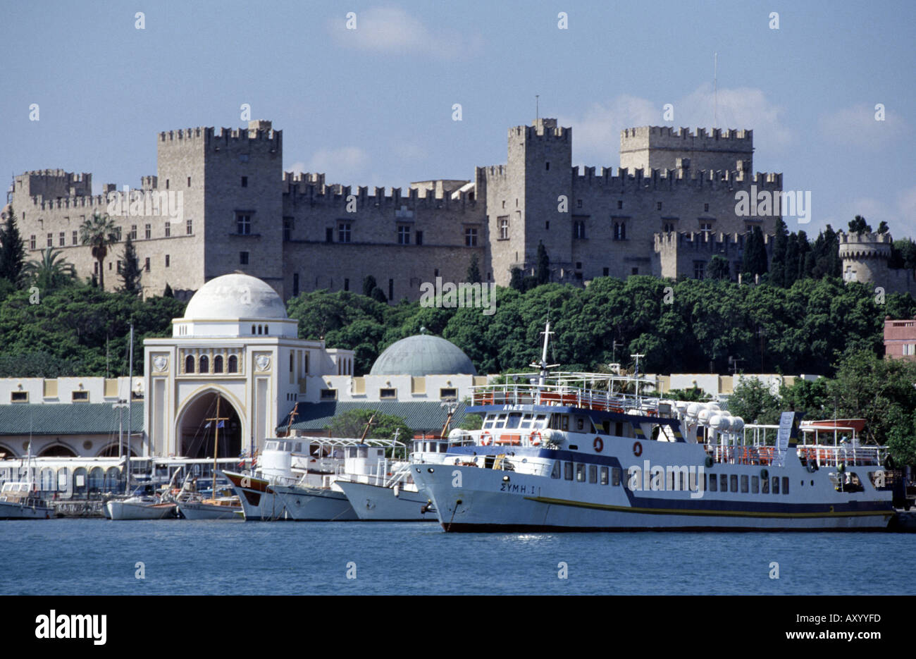 Rhodos Stadt, Mandraki Hafen mit Großmeisterpalast, Übersicht mit Hafen ...