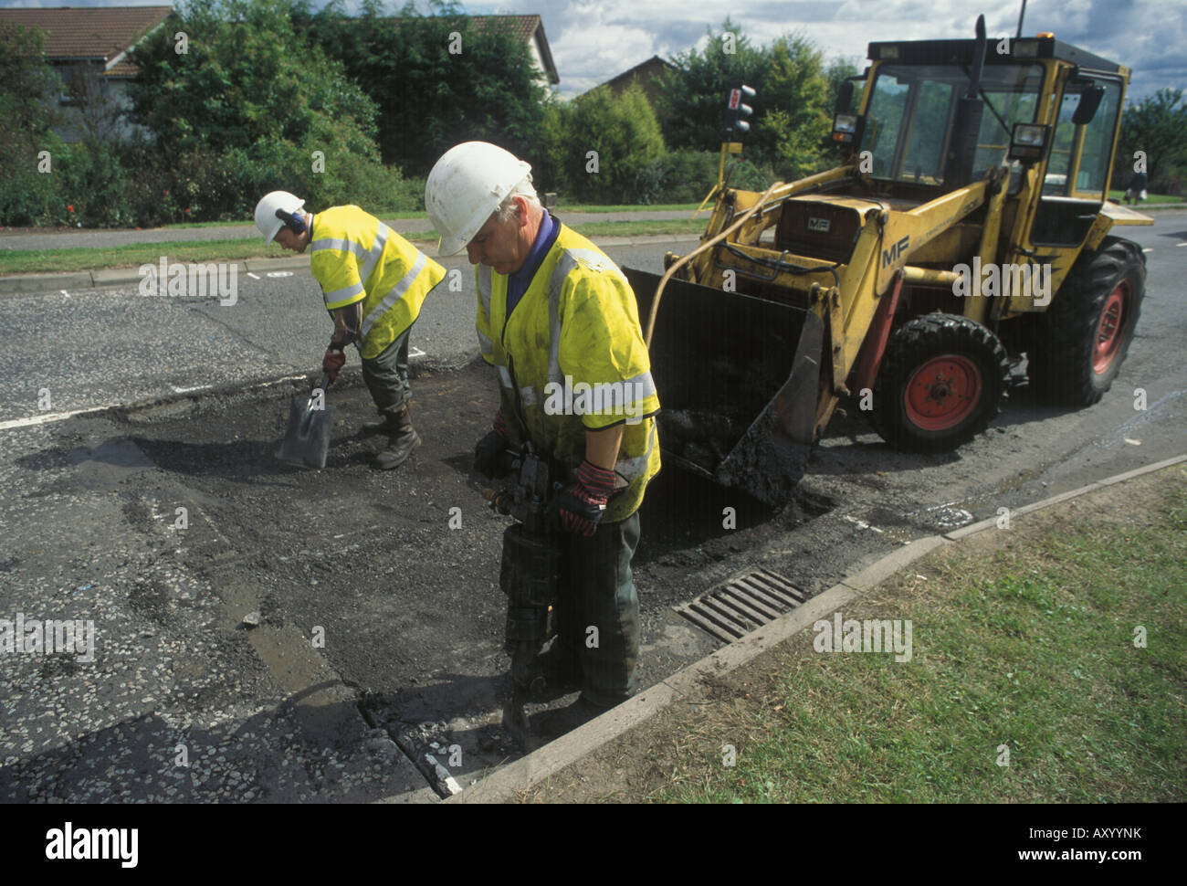 Roadworkers hi-res stock photography and images - Alamy