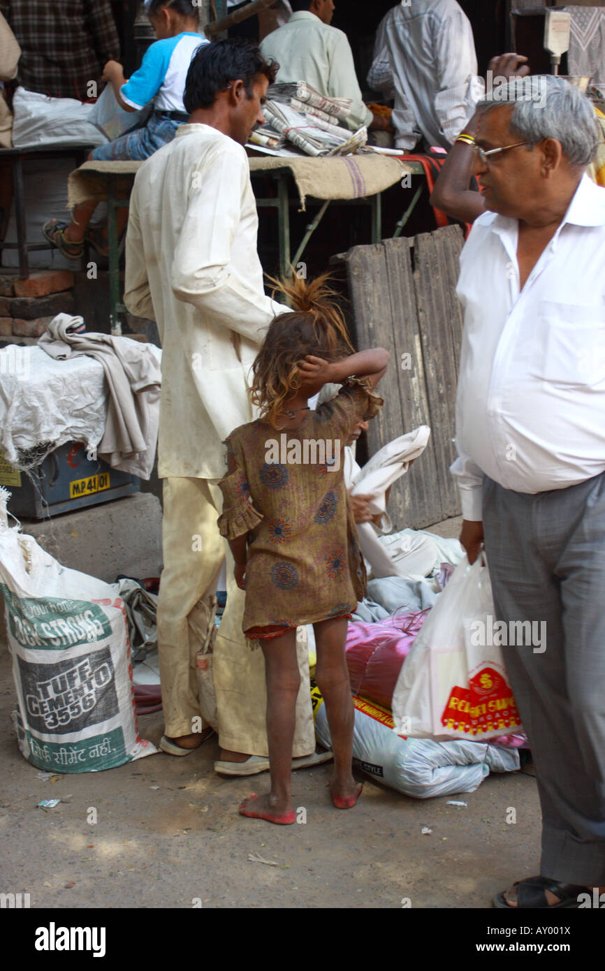 Children beg india hi-res stock photography and images - Alamy
