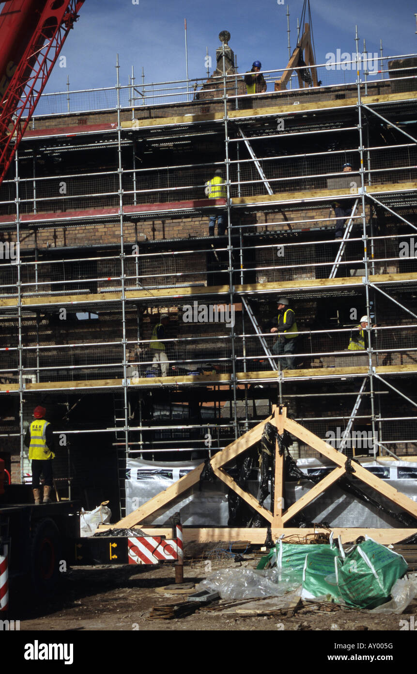 Builders Working On Scaffolding Stock Photo - Alamy