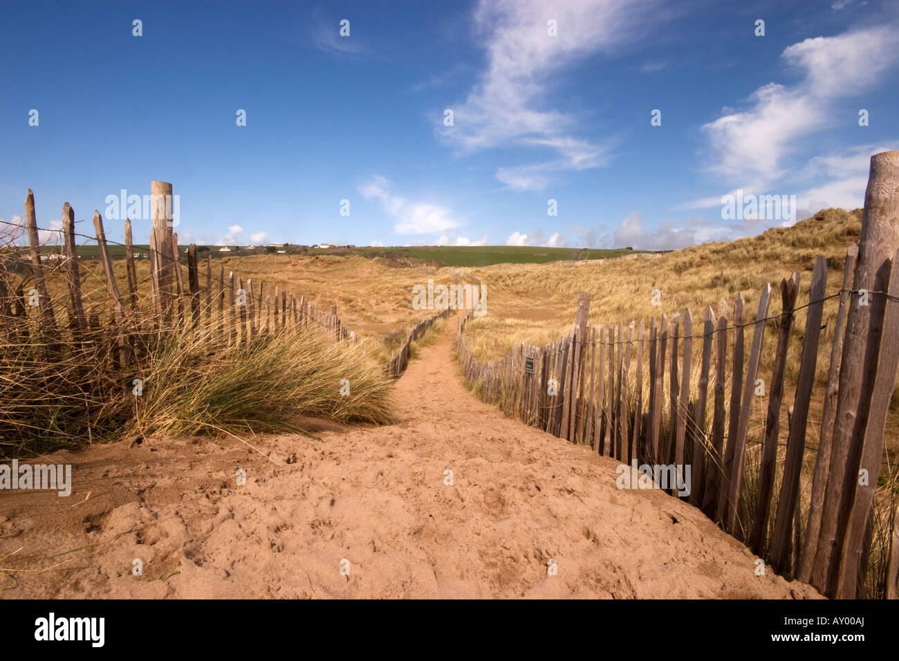 Sand dune fencing hi-res stock photography and images - Alamy