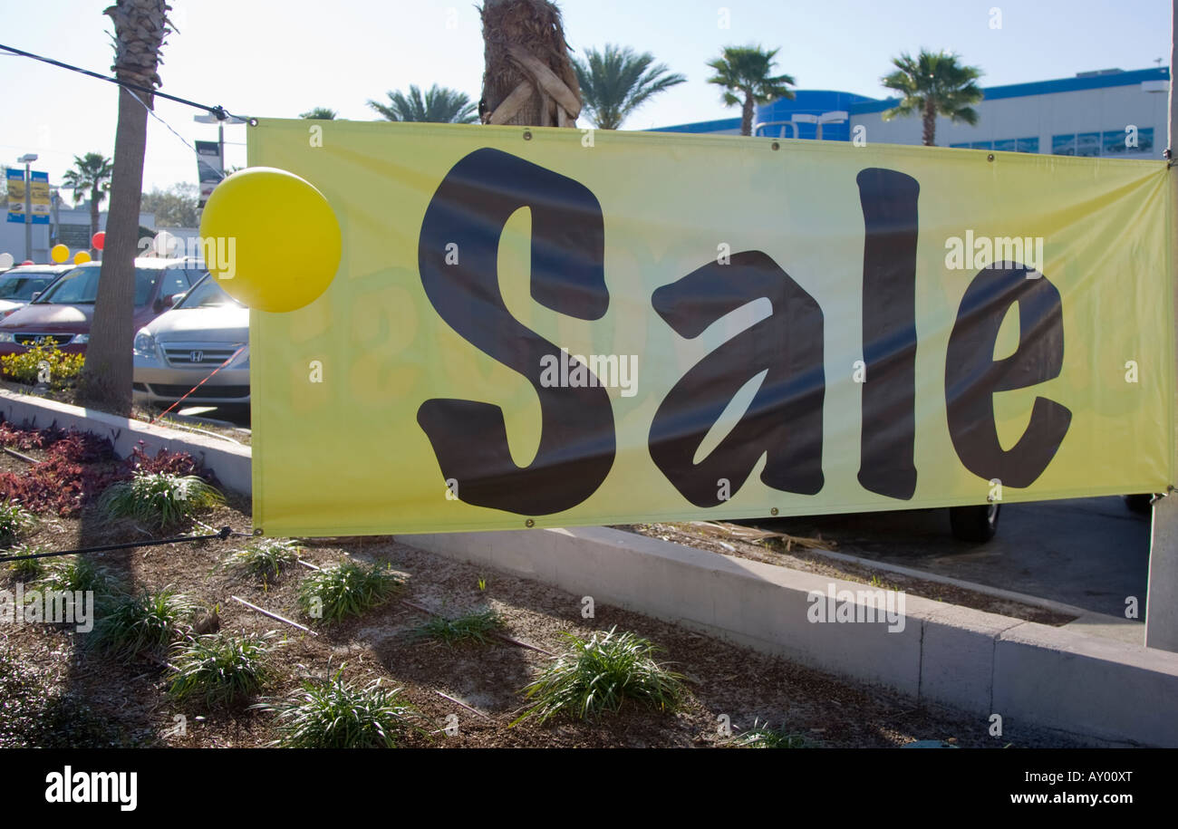Sale sign at an automobile dealership Stock Photo - Alamy