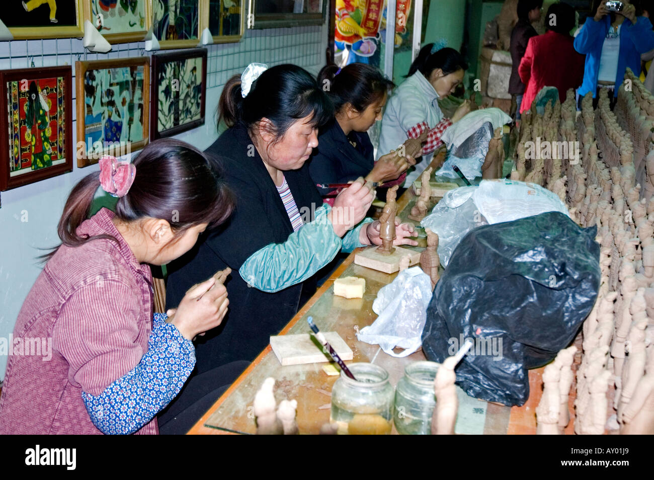 Female soldiers china hi-res stock photography and images - Alamy