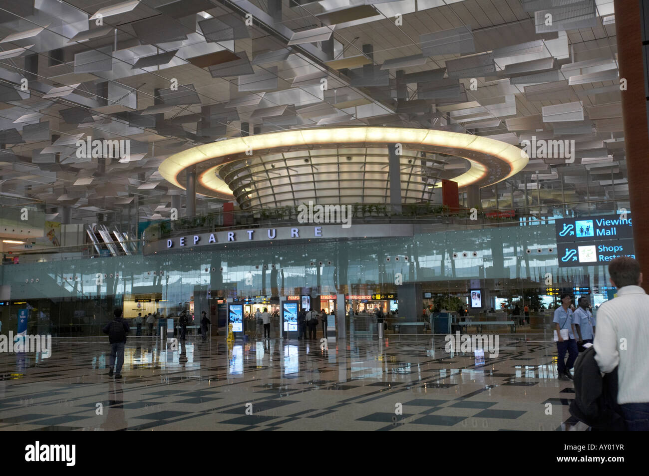 Entering the Departure Hall at Terminal 3, Changi Airport, Singapore ...
