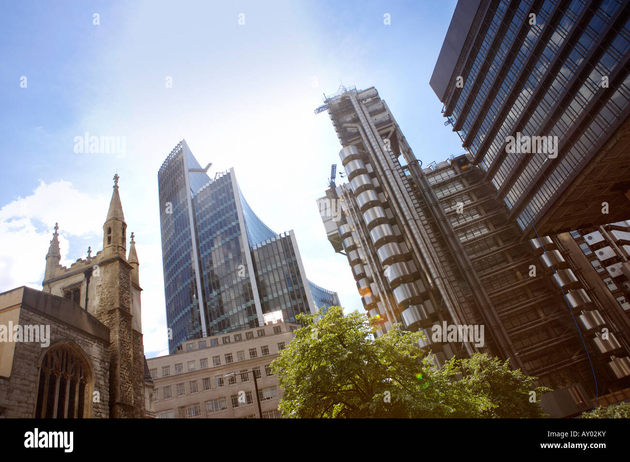 Lloyds building with people walking past Stock Photo - Alamy