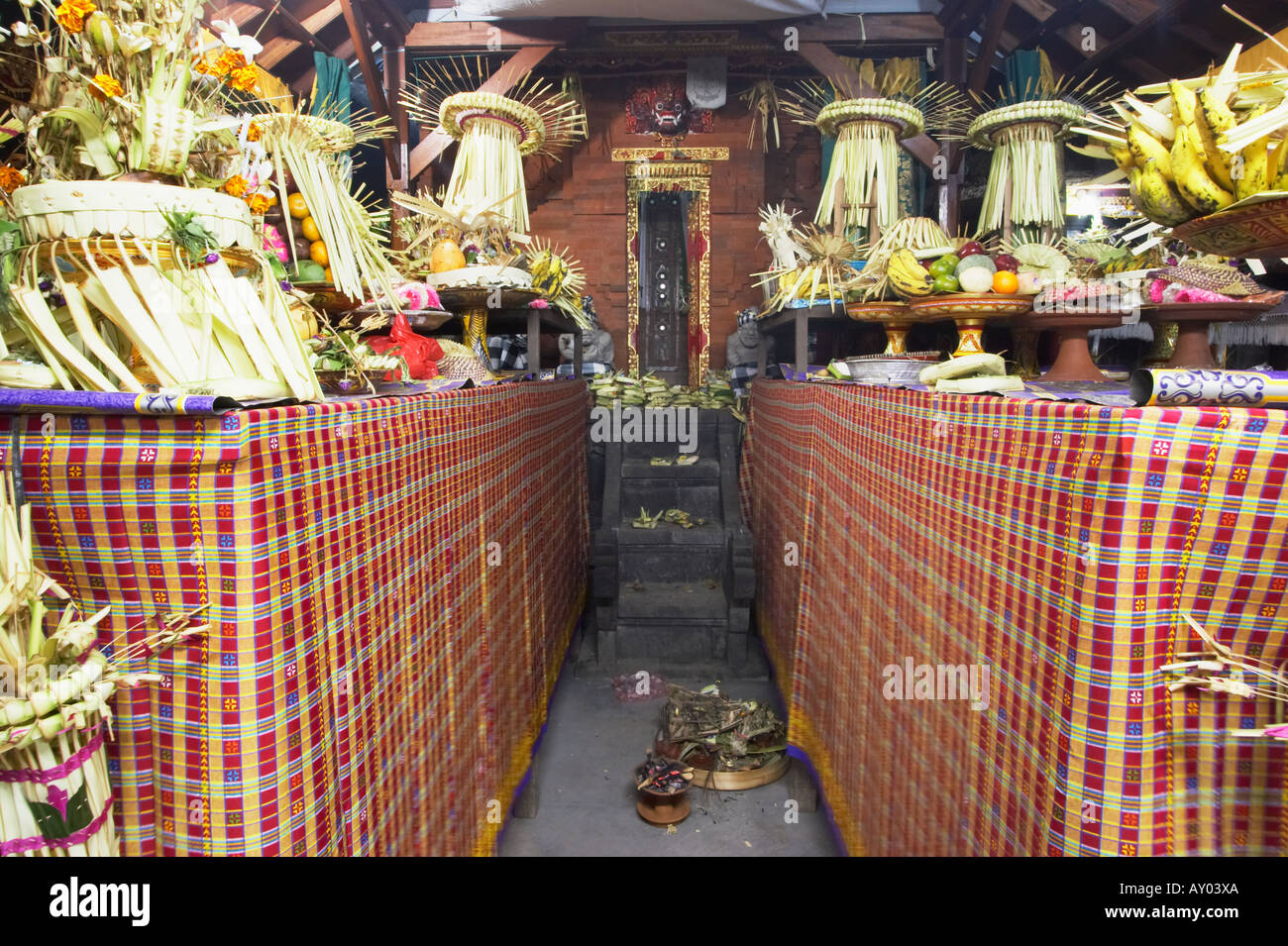 Sacrificial table hi-res stock photography and images - Alamy