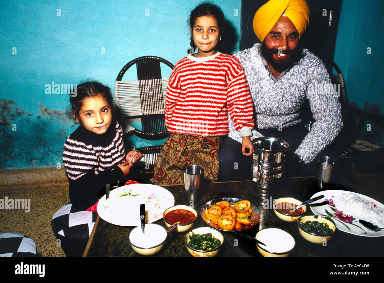Amritsar India Sikh Family Food Stock Photo - Alamy