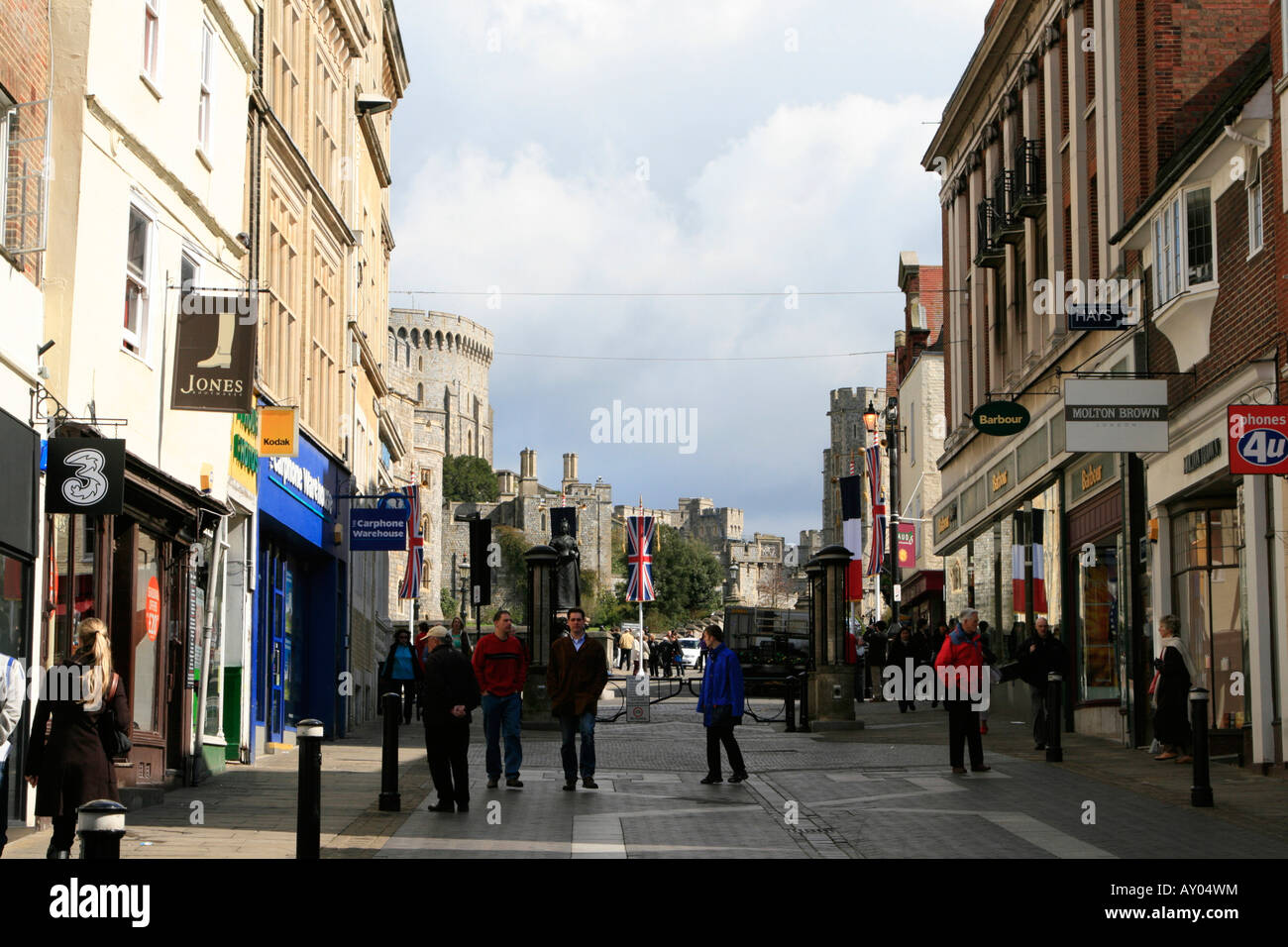 windsor castle town centre tourists Royal Borough of Windsor and ...